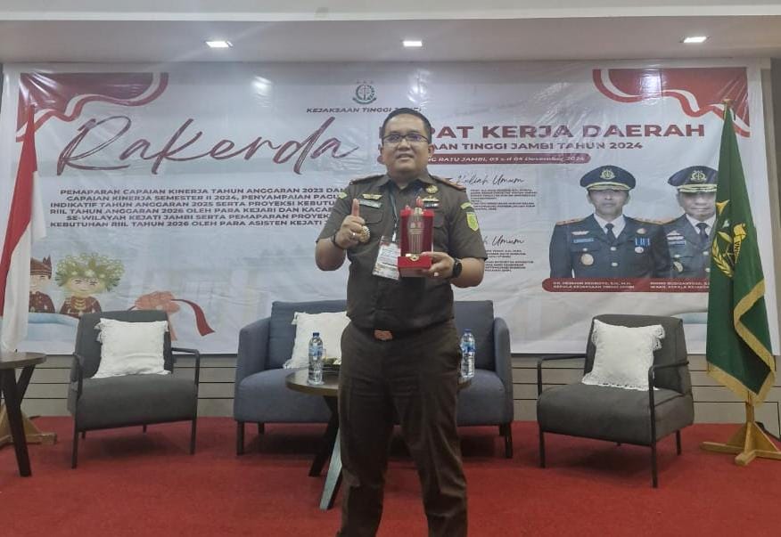 Dikenal Humanis, Kacabjari Lukber Terima Penghargaan Terbaik ...